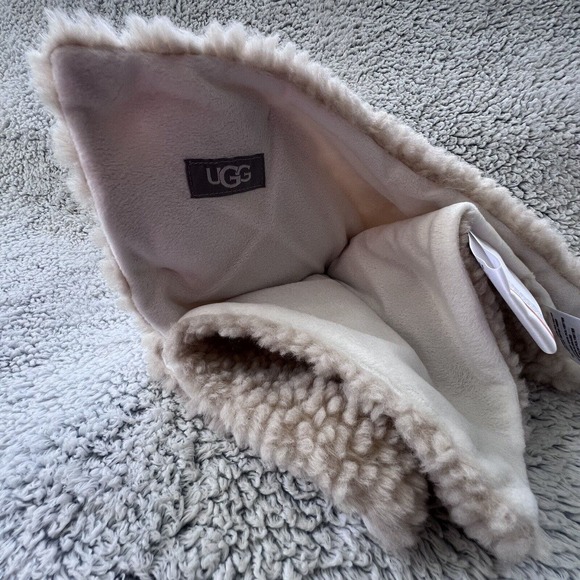UGG | Toys | Ugg Baby Cloud Lovey And Rattle Gift Set Birch Llama ...